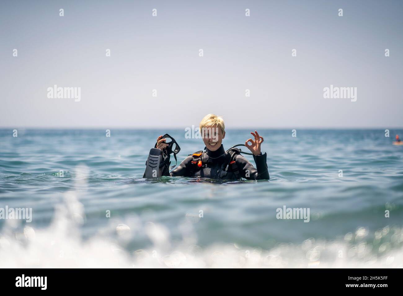 Scuba mask fins wetsuit woman hi-res stock photography and images - Alamy