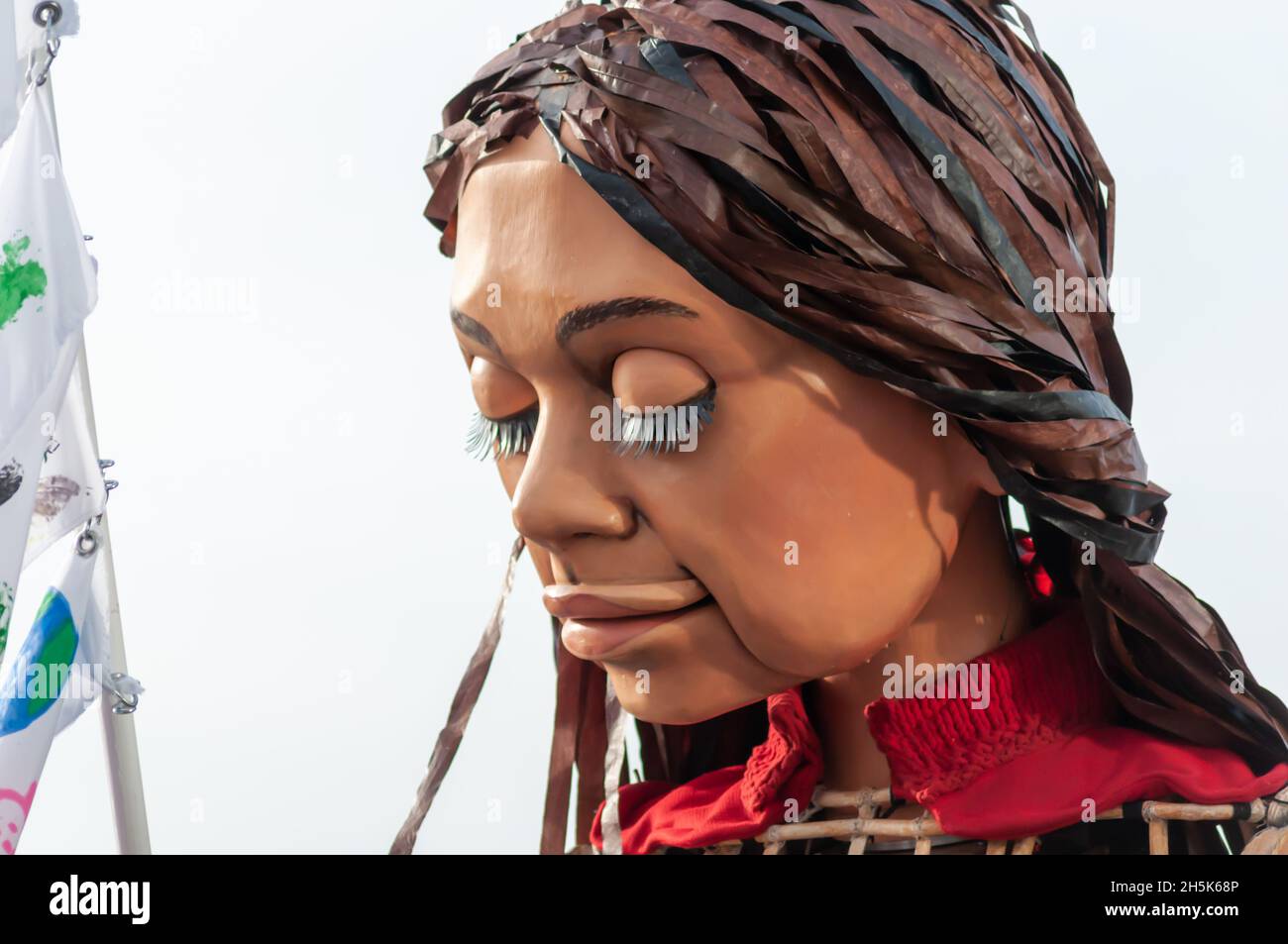 3 5 metre tall giant puppet hi-res stock photography and images - Alamy