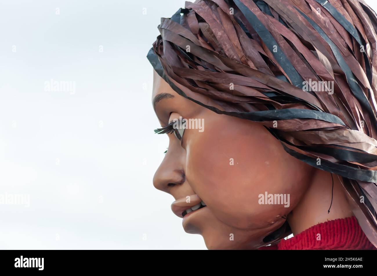 3 5 metre tall giant puppet hi-res stock photography and images - Alamy