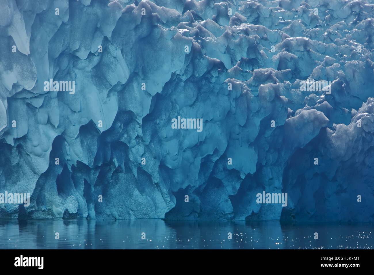 Blue ice sculpture in Tracy Arm Fjord, Fords Terror-Tracy Arm ...