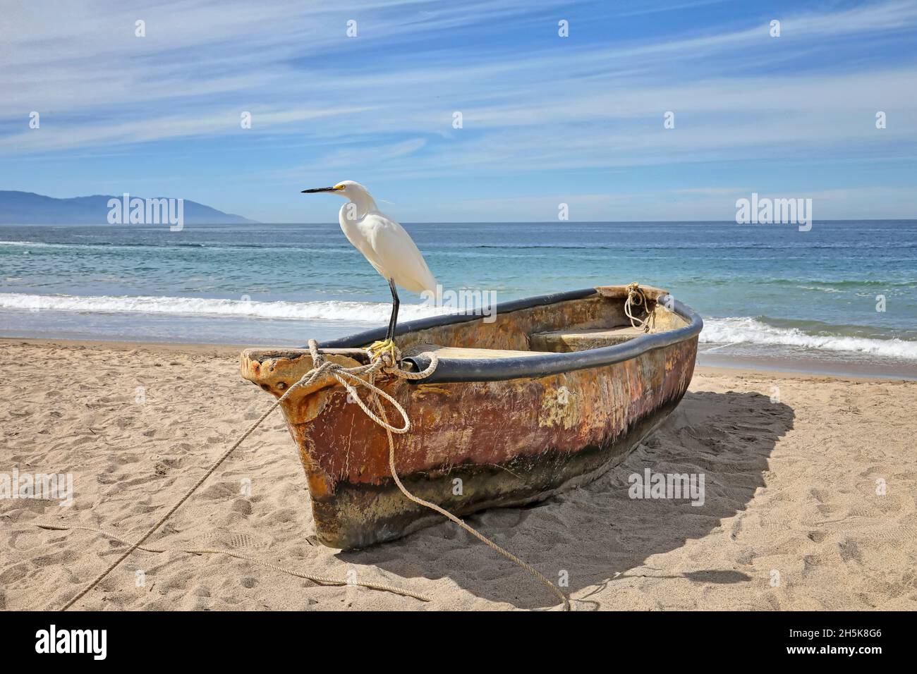 Rowboat ocean side view hi-res stock photography and images - Alamy