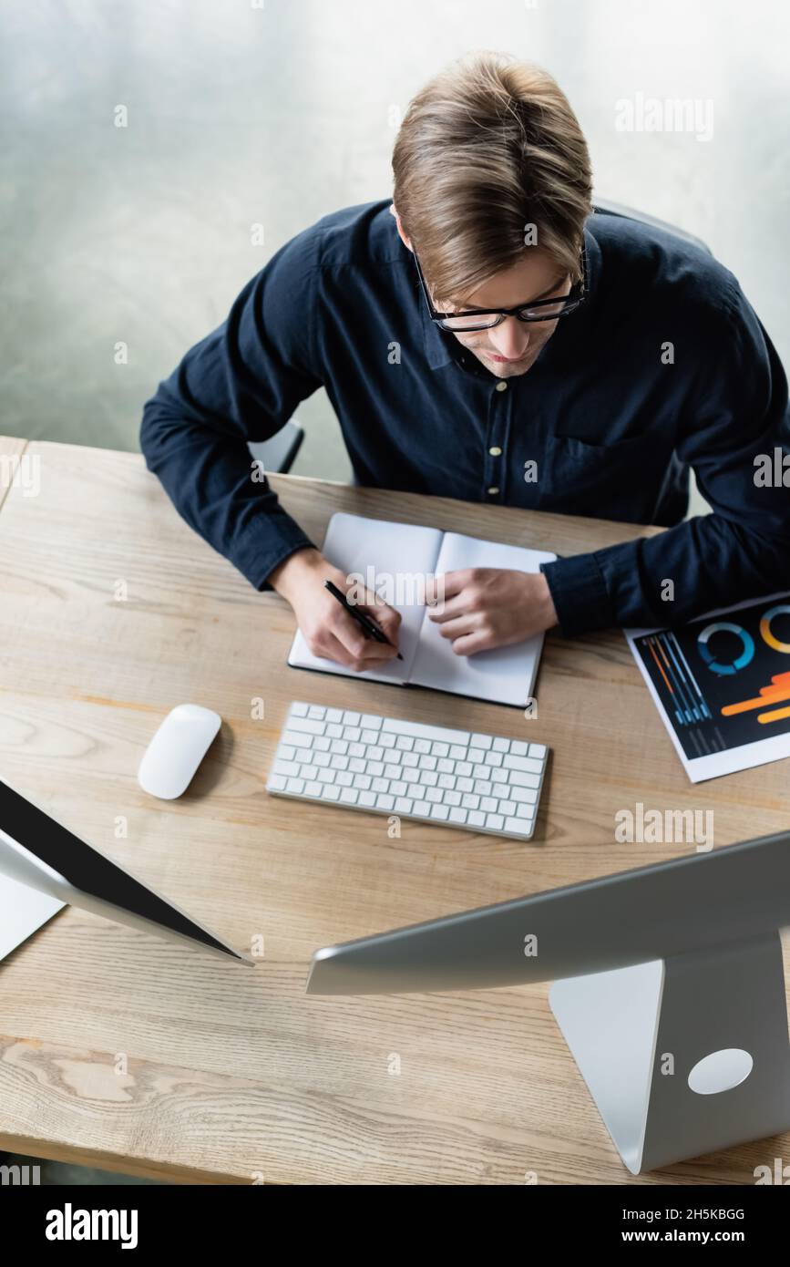 Overhead view office computers hi-res stock photography and images - Alamy