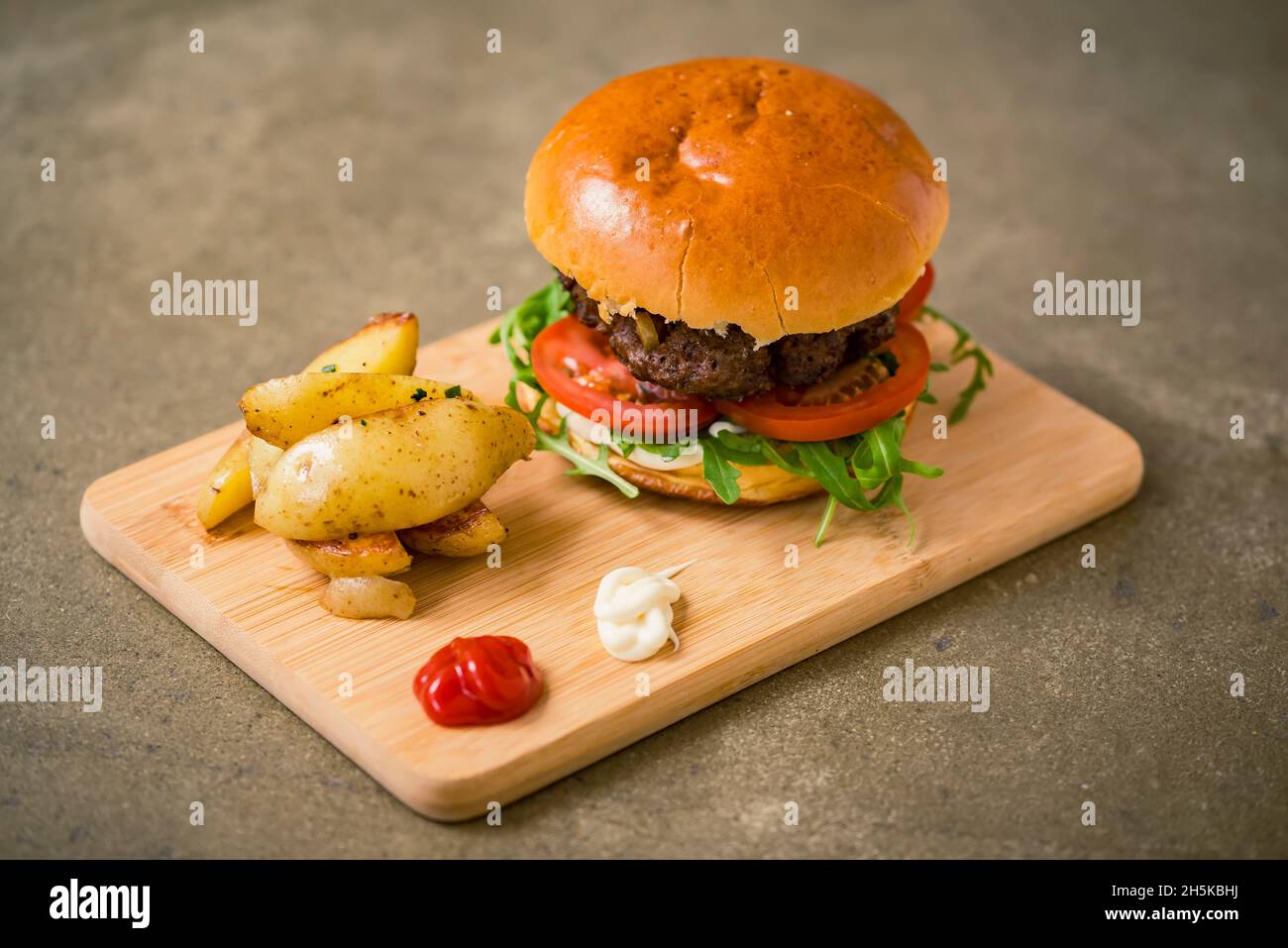 Burger and potato wedges hi-res stock photography and images - Alamy