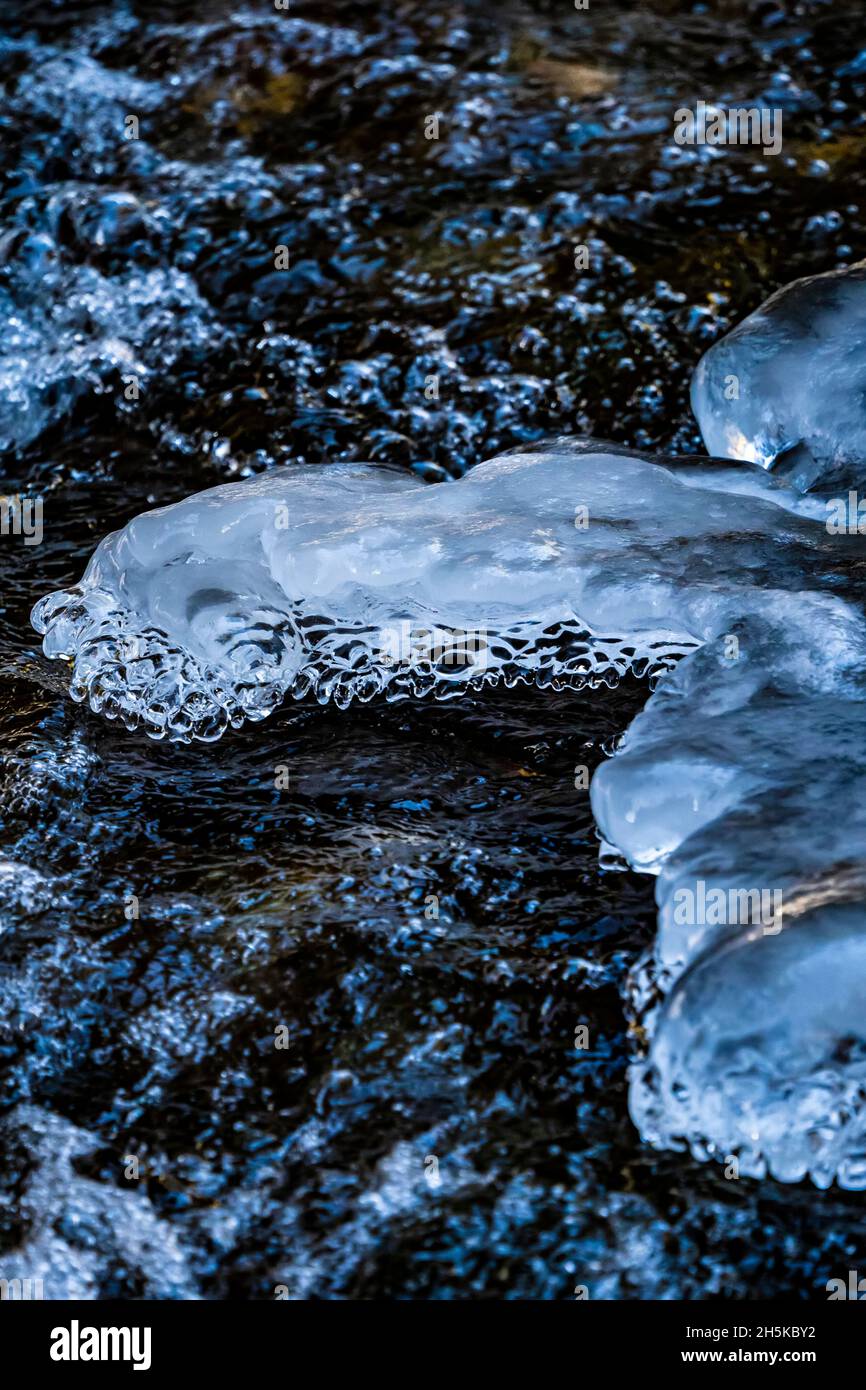 Freezing river hi-res stock photography and images - Alamy