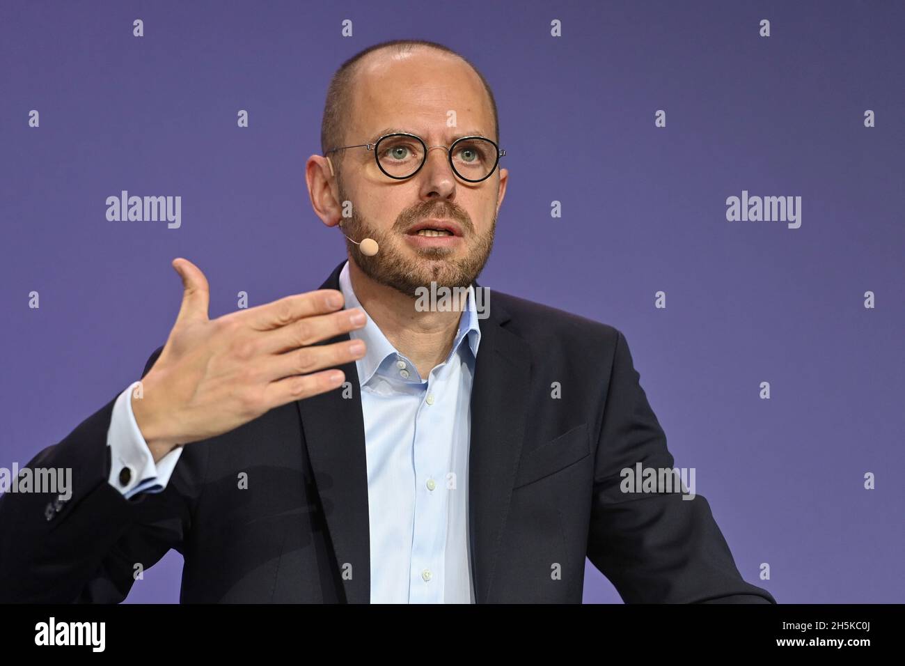 Dr. Ing.Christian BRUCH (Management Chairman, CEO), gesture, single ...