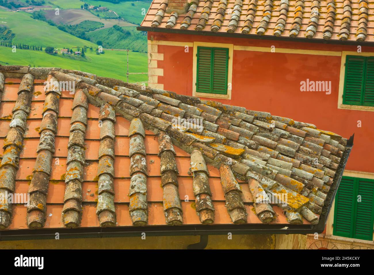 Terracotta roof tile detail hi-res stock photography and images - Alamy