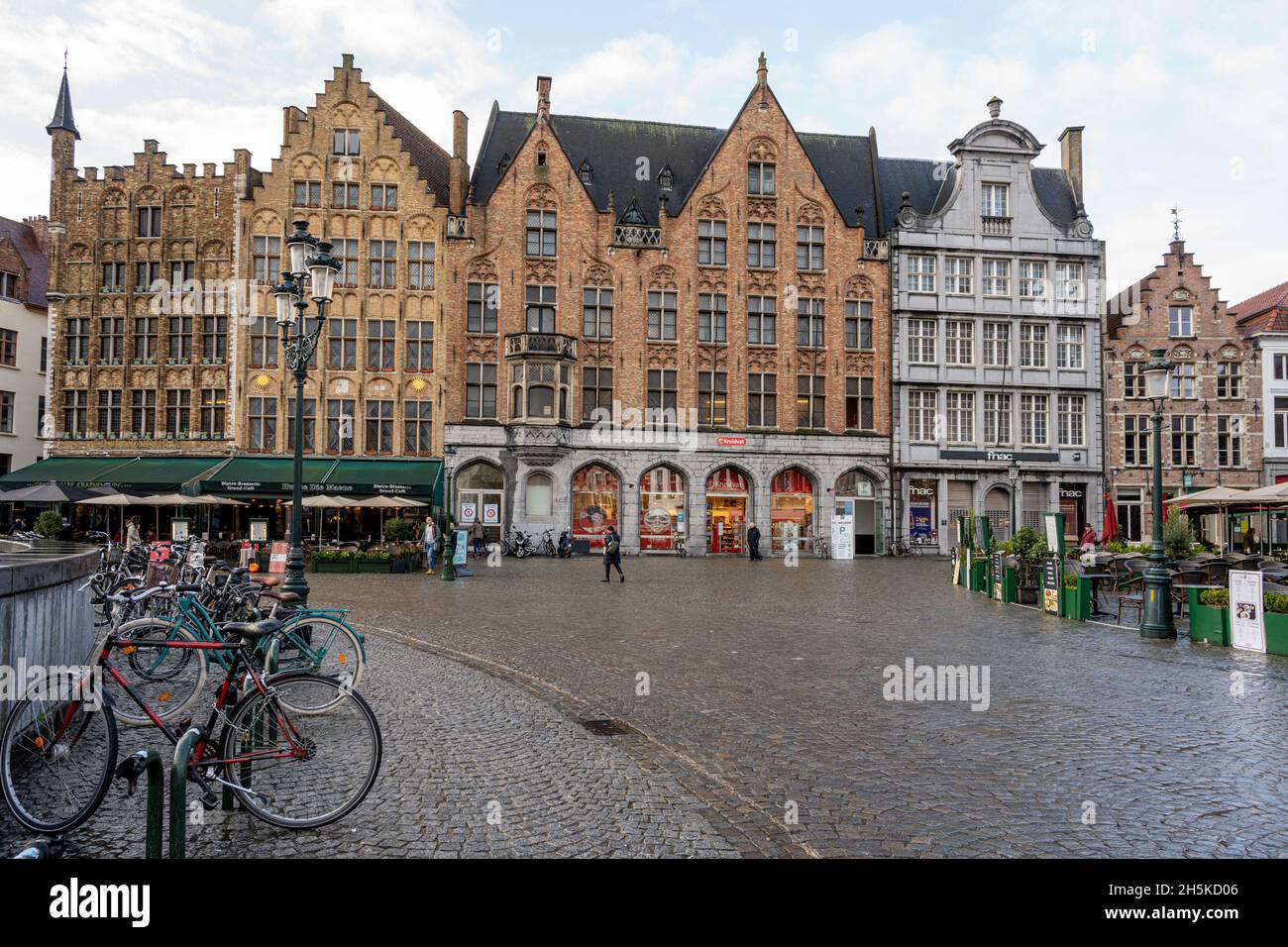 Bruges, Belgium - November 5, 2021: Street view of the old market ...