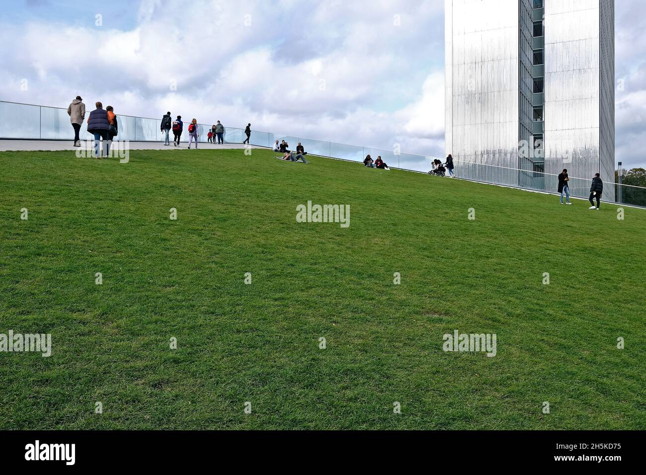 The green roof of the Kö Bogen II in the centre of Düsseldorf. A ...