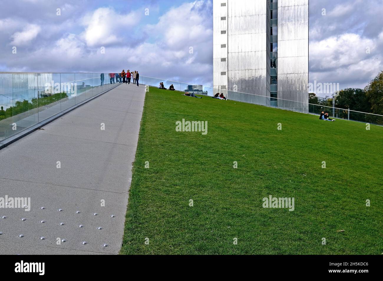 The green roof of the Kö Bogen II in the centre of Düsseldorf. A ...