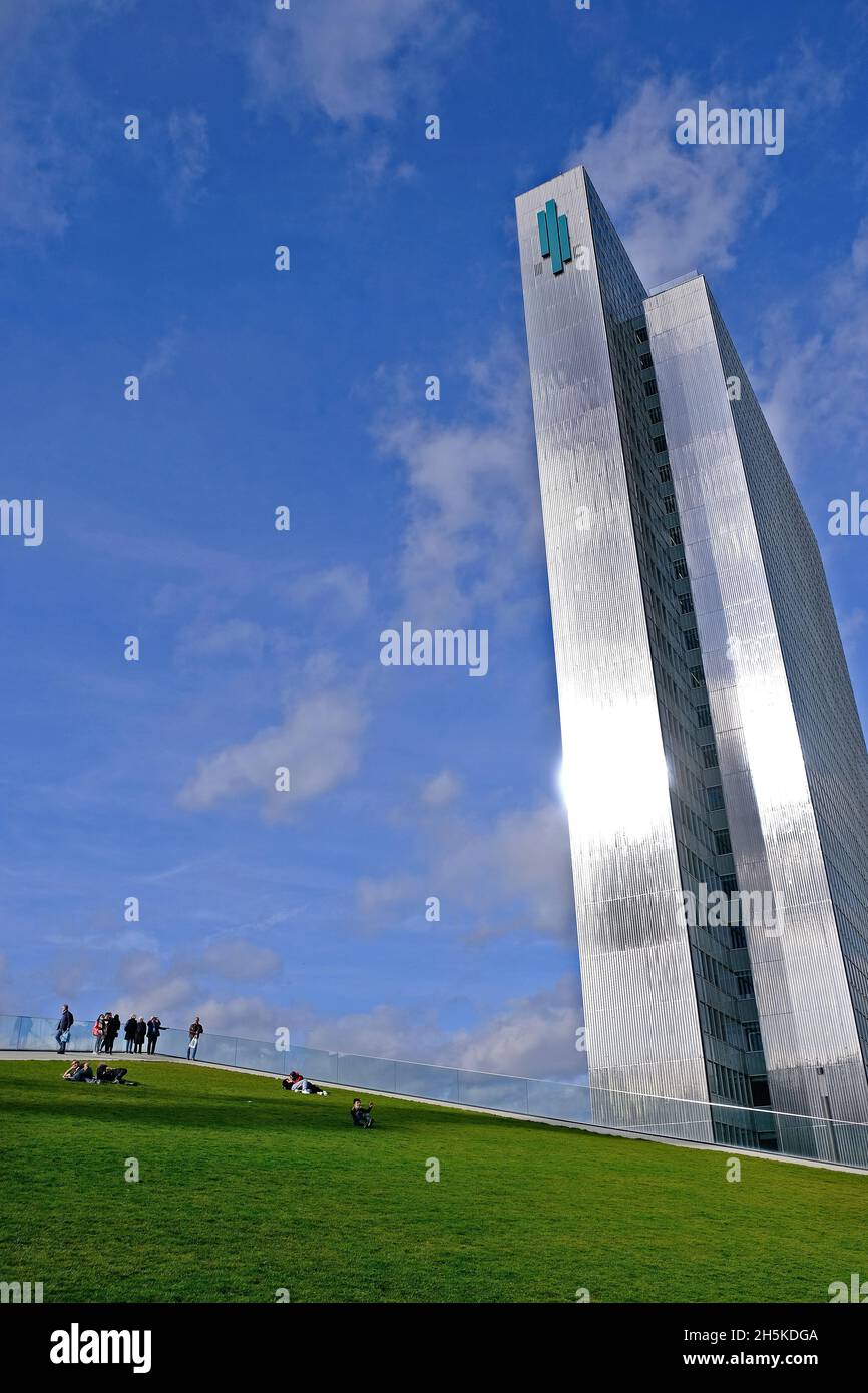 Walkable green roof hi-res stock photography and images - Alamy