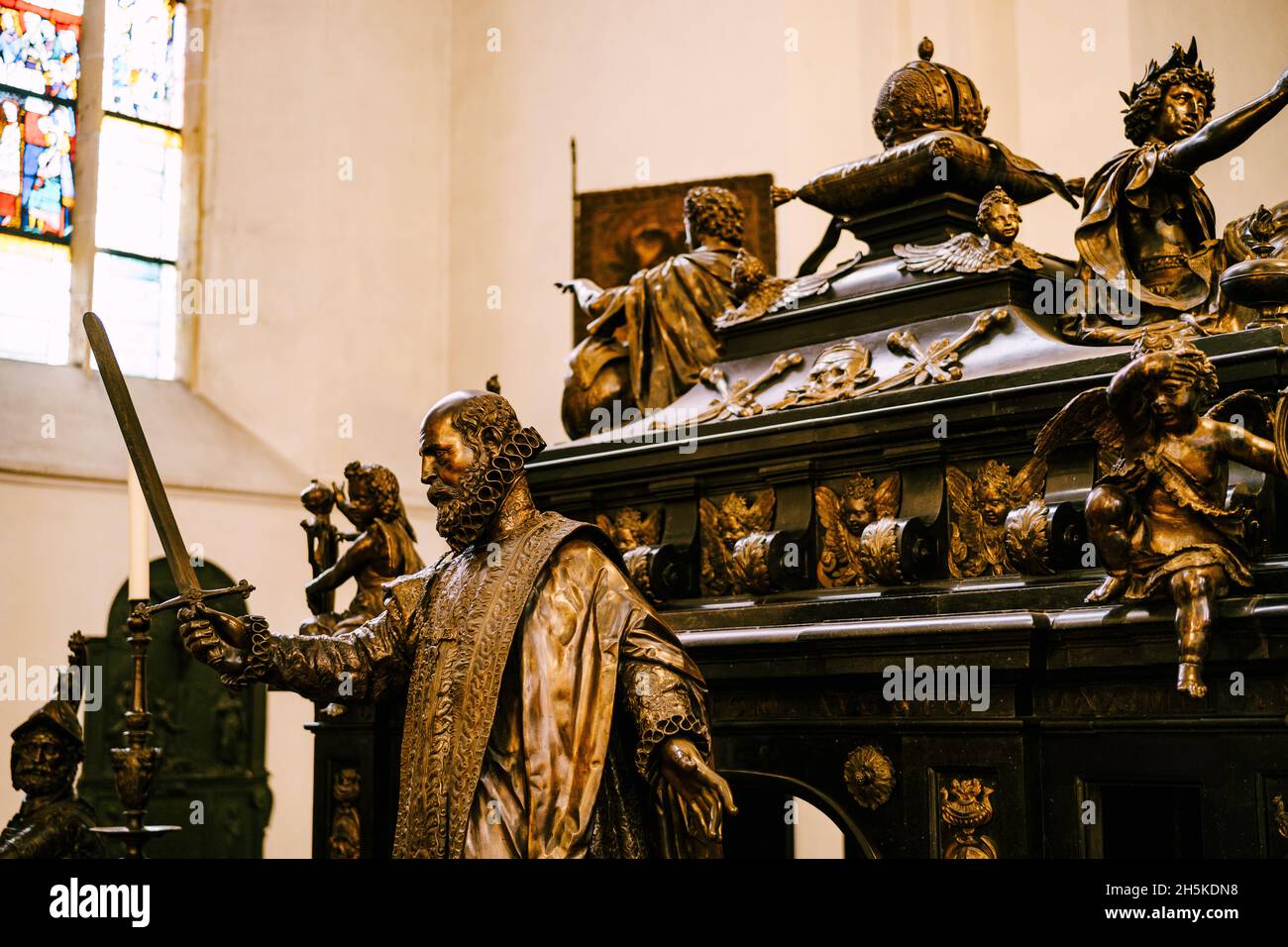 Bronze statue of Albrecht V at the cenotaph of Ludwig IV in the ...