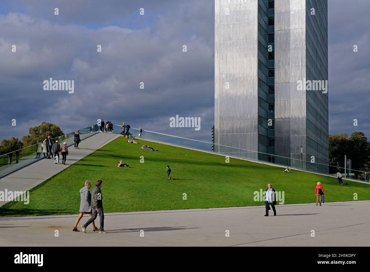 The green roof of the Kö Bogen II in the centre of Düsseldorf. A ...