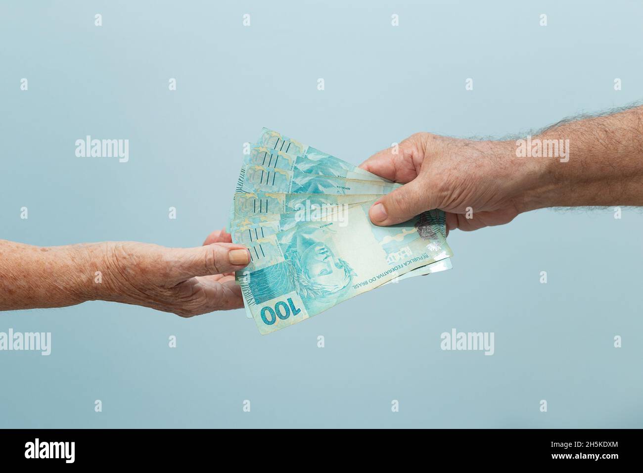 Money elderly hi-res stock photography and images - Alamy
