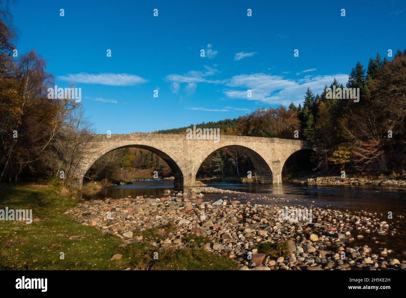 Old stone bridge in scotland hi-res stock photography and images - Alamy