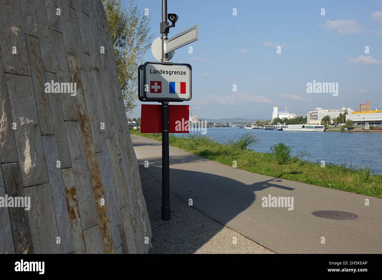 Saint louis river pedestrian crossing hi-res stock photography and ...
