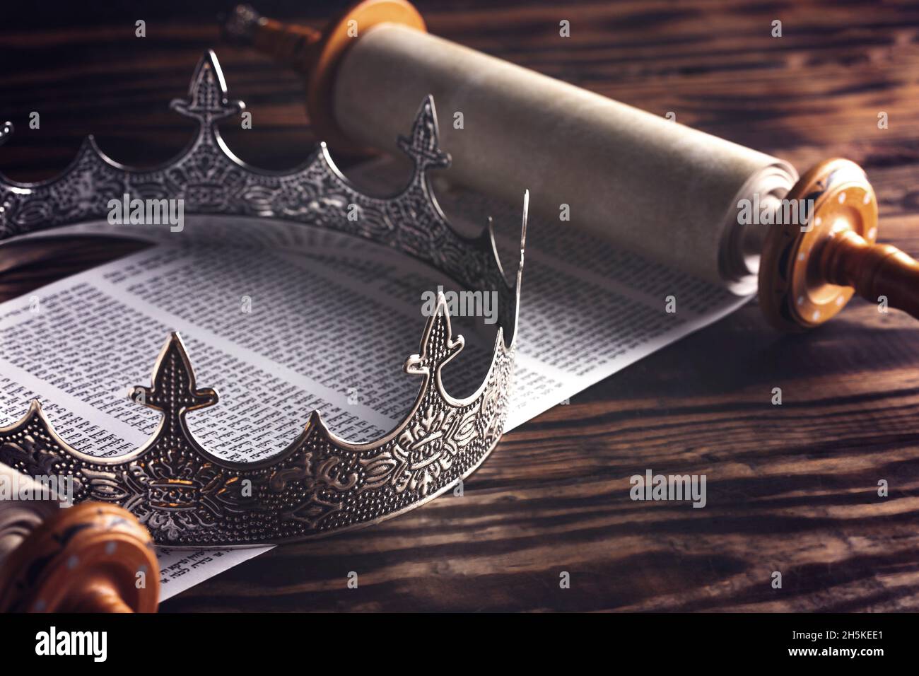 Kings Crown on a Hebrew Torah Scroll Stock Photo - Alamy