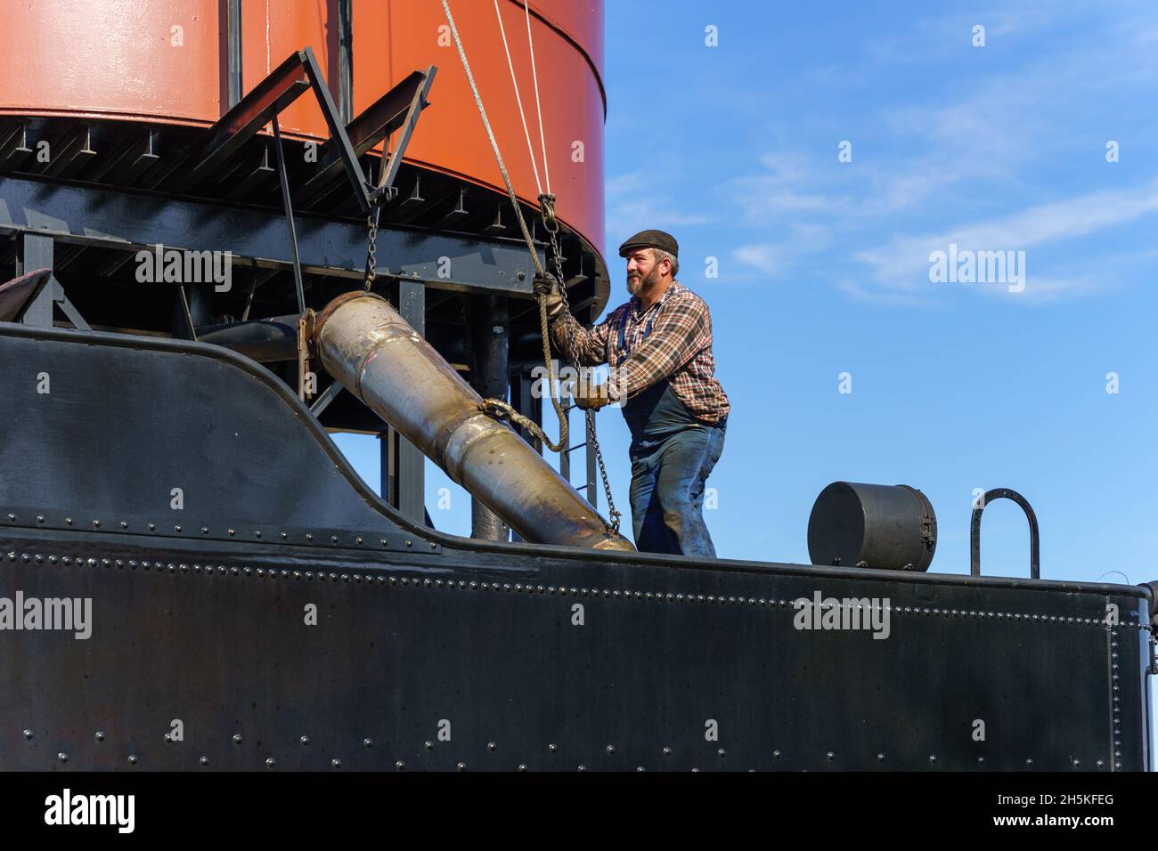 Working on steam locomotive usa hi-res stock photography and images - Alamy