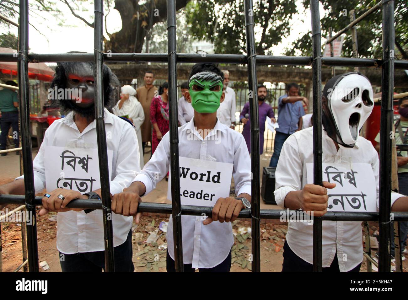 Human chains hi-res stock photography and images - Alamy