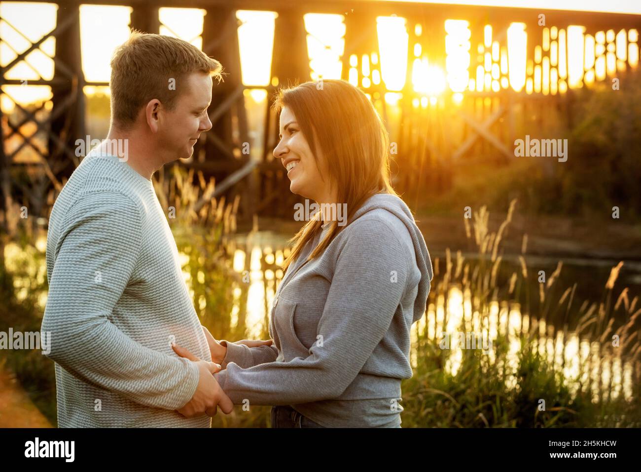Couples talking hi-res stock photography and images - Alamy