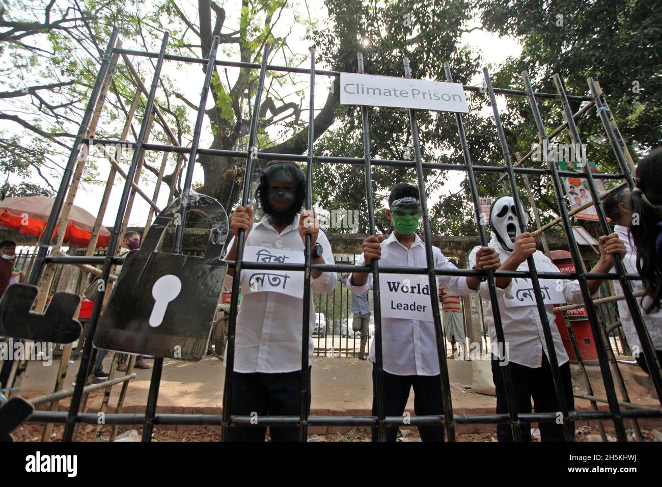 Human chains hi-res stock photography and images - Alamy