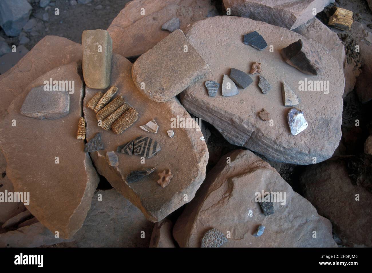 Mexican pottery artifacts hi-res stock photography and images - Alamy