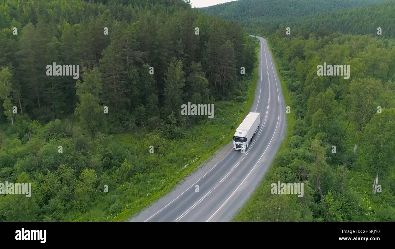 Gree traffic light hi-res stock photography and images - Alamy