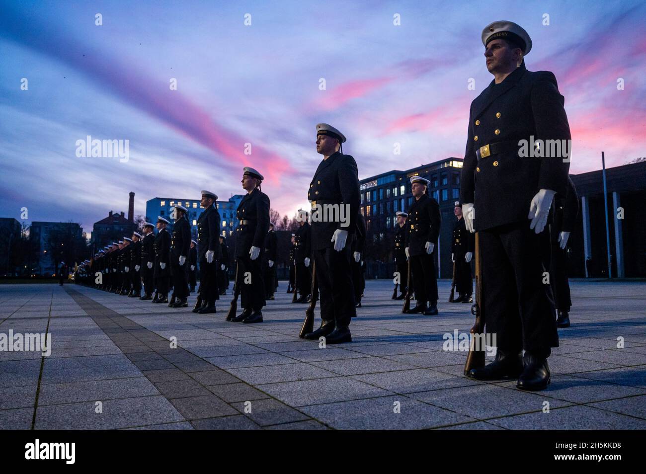 Berlin, Germany. 10th Nov, 2021. The German Armed Forces Guards ...
