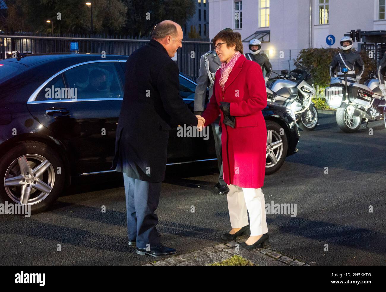 Berlin, Germany. 10th Nov, 2021. Annegret Kramp-Karrenbauer (CDU ...