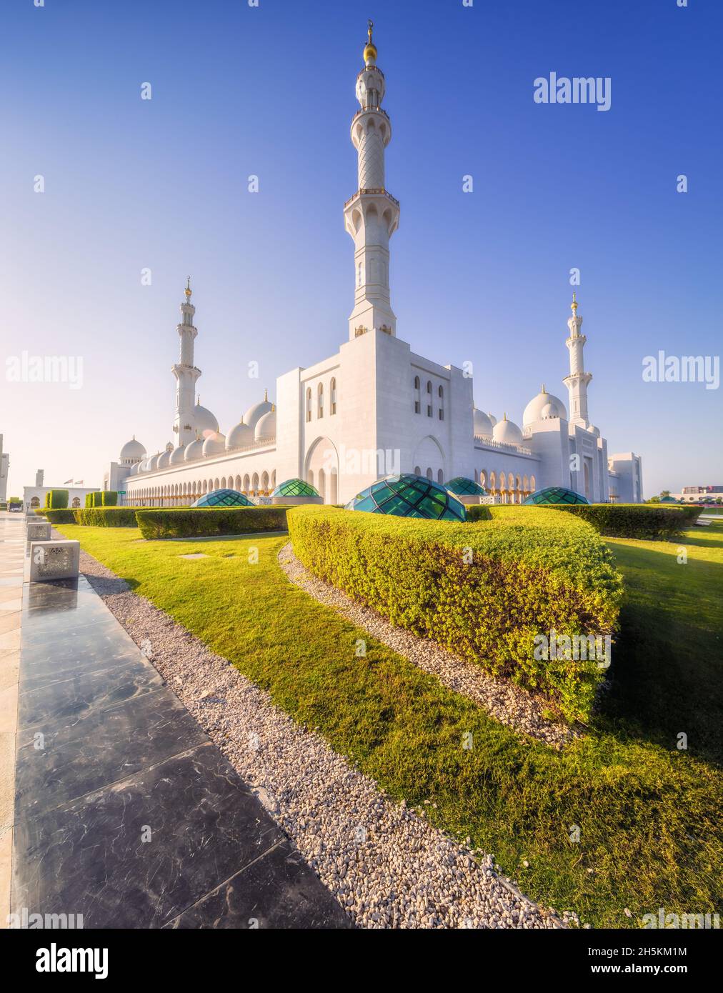 View of the garden of Sheikh Zayed Grand Mosque at day time, UAE Stock ...