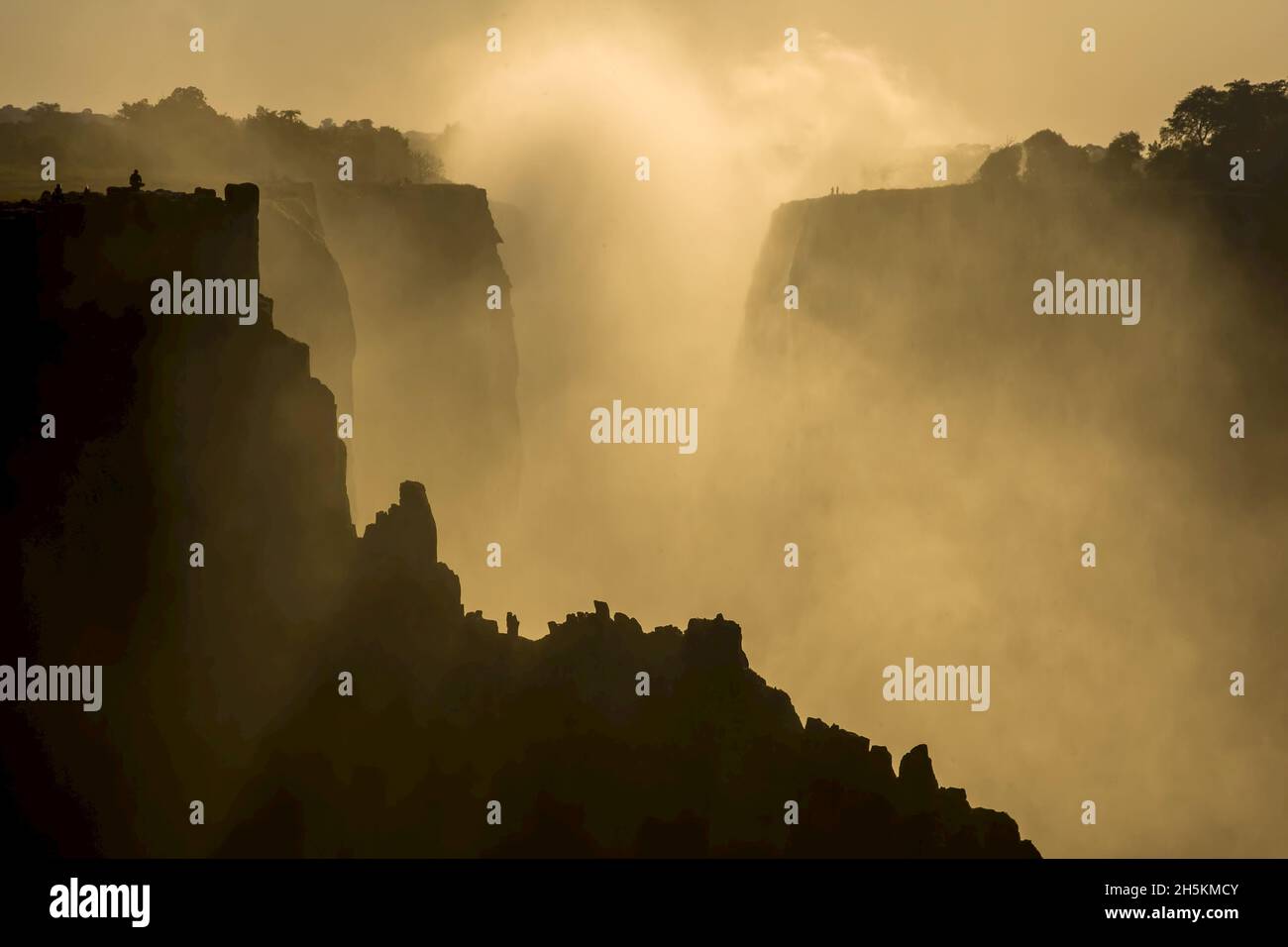 Mist over the cliffs of Victoria Falls Stock Photo - Alamy