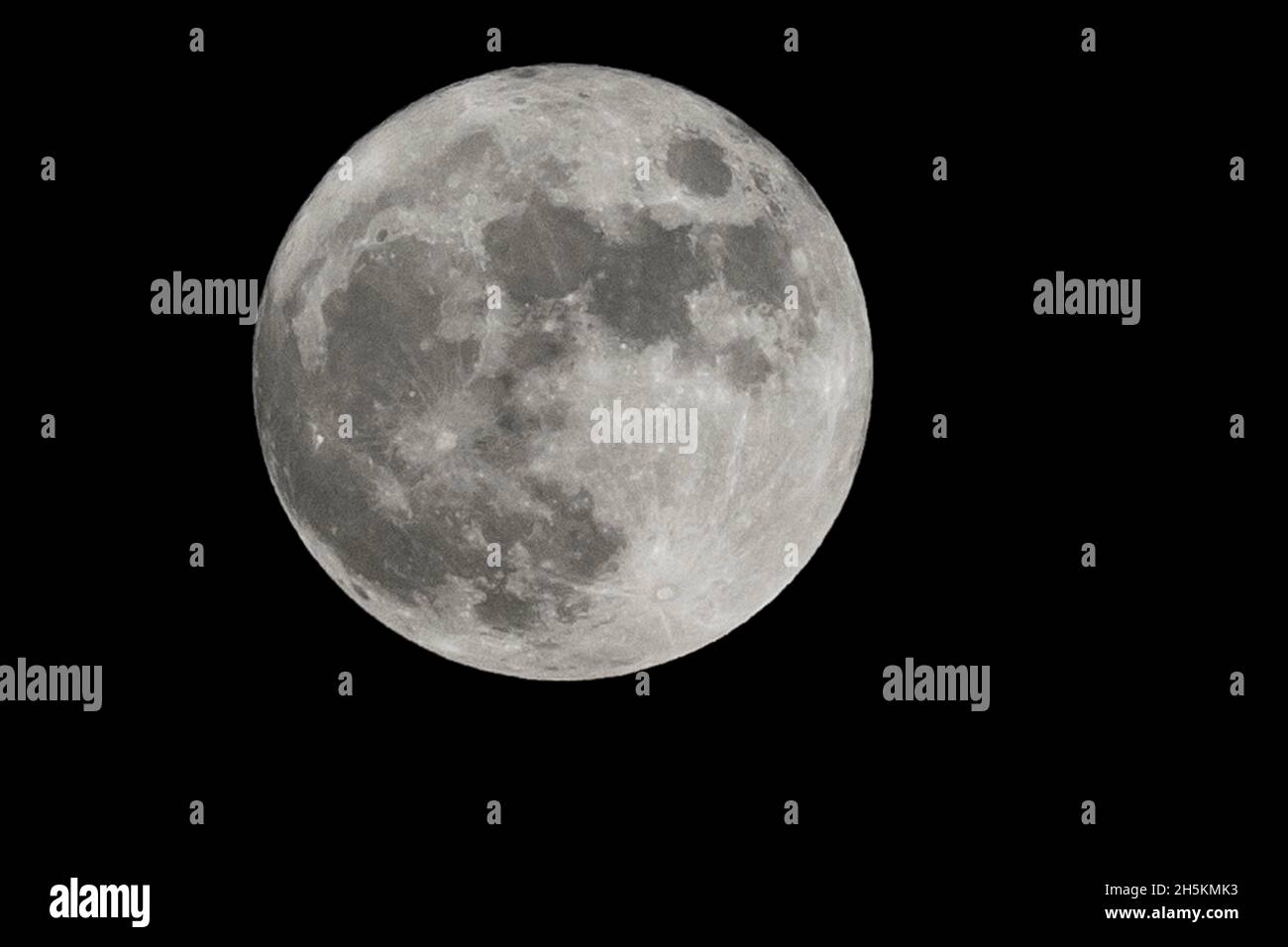Fascinating zoomed in view of the full moon Stock Photo - Alamy