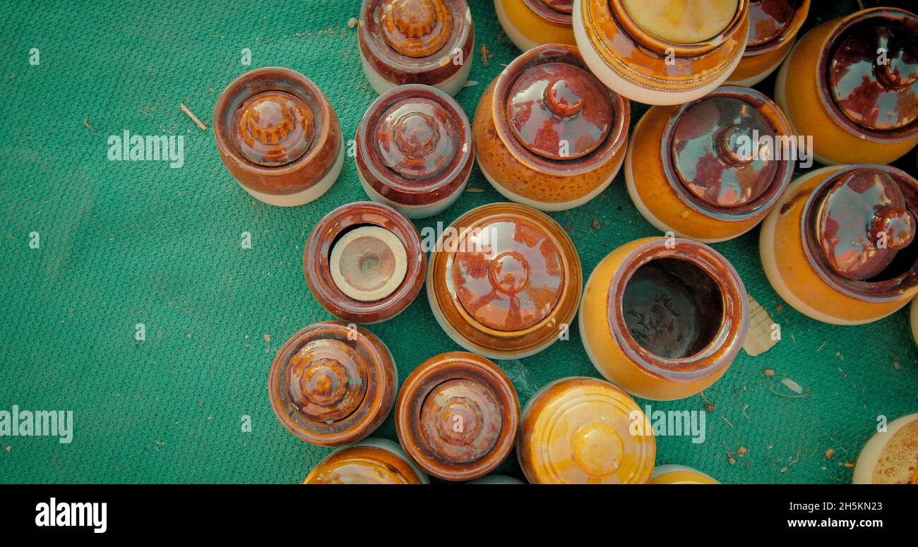 Pottery workshop sculpting vases cup hi-res stock photography and ...