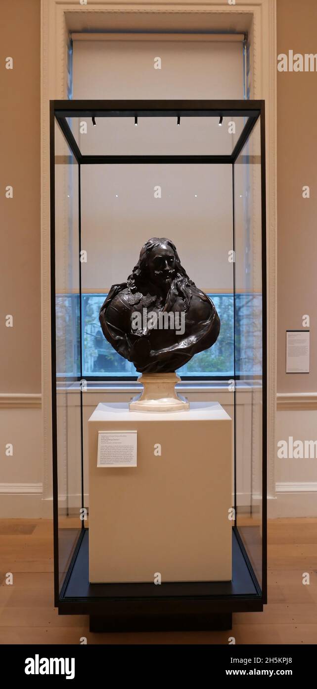 Visitors to the Gallery in Somerset House , which has been closed since ...