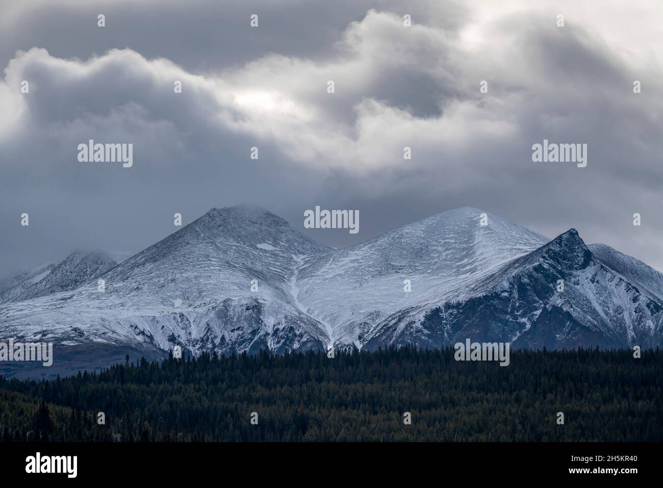 Yukon landscape snow hi-res stock photography and images - Alamy