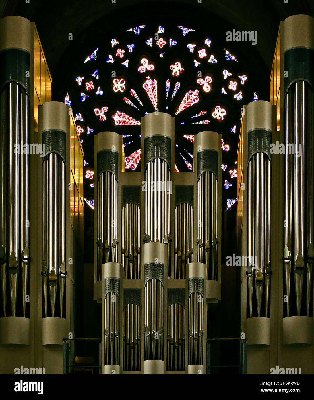 Scenic view of pipe organs in a church Stock Photo - Alamy