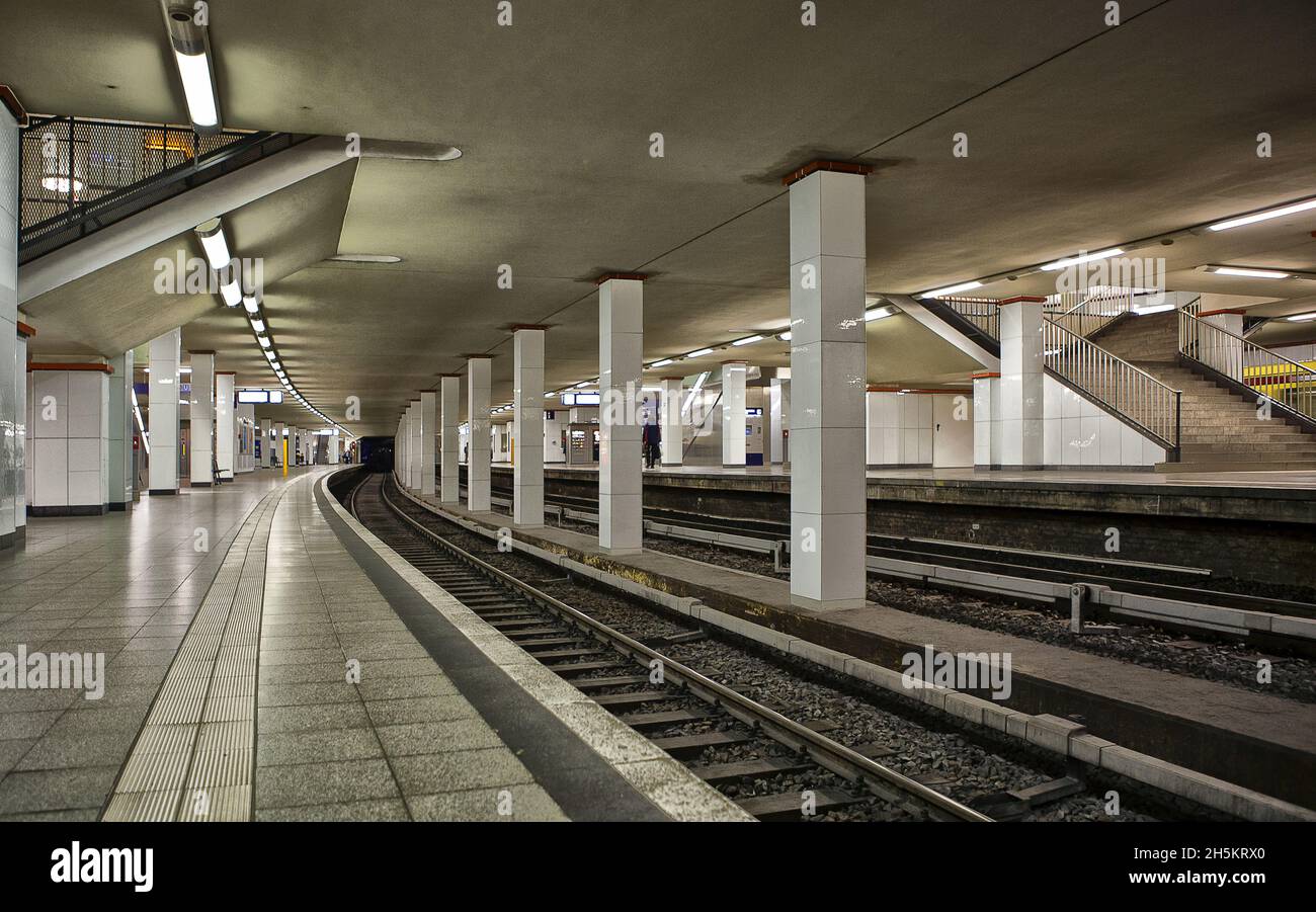 Inside view of an underground metro station Stock Photo - Alamy