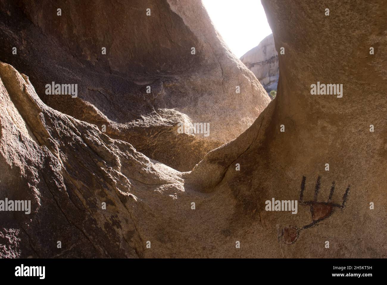 Petroglyphs joshua tree national park hi-res stock photography and ...
