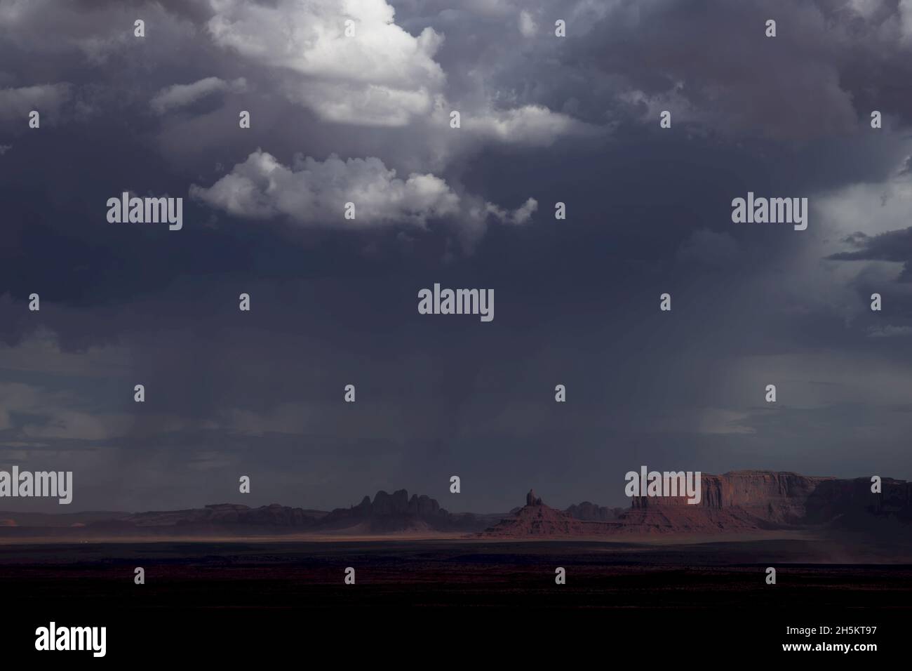 Storm clouds over Monument Valley Stock Photo - Alamy