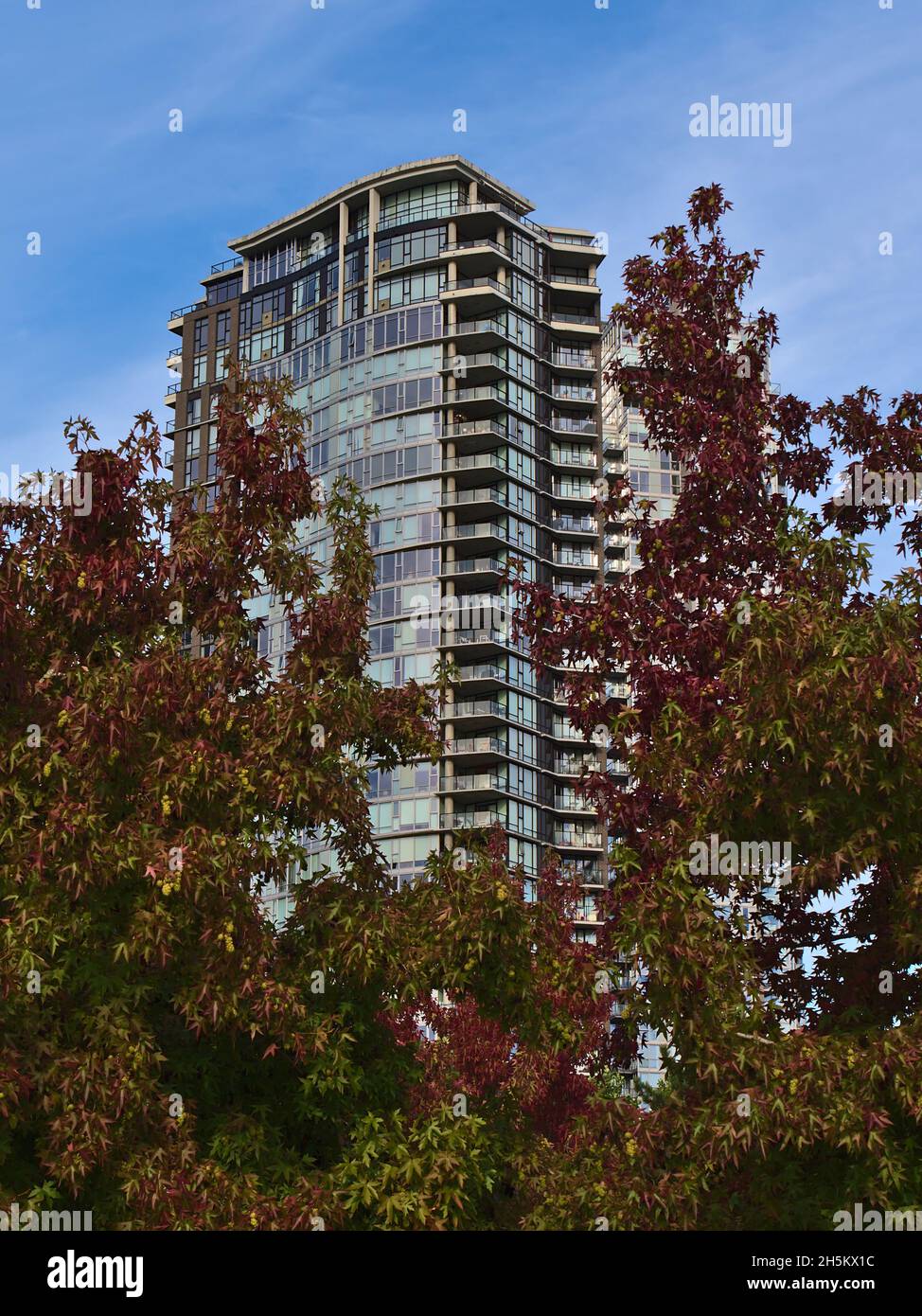 High rise apartment building canada hi-res stock photography and images ...