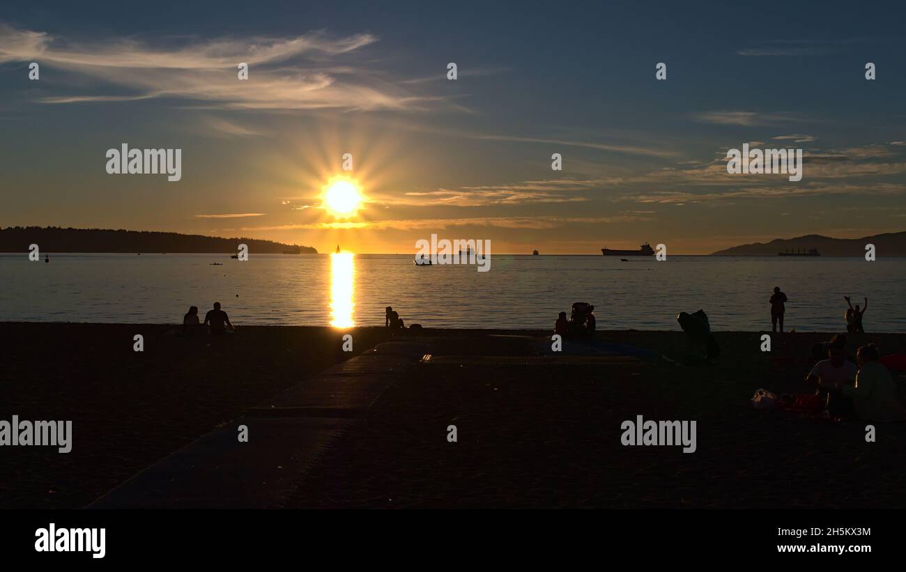 English beach sunset hi-res stock photography and images - Alamy