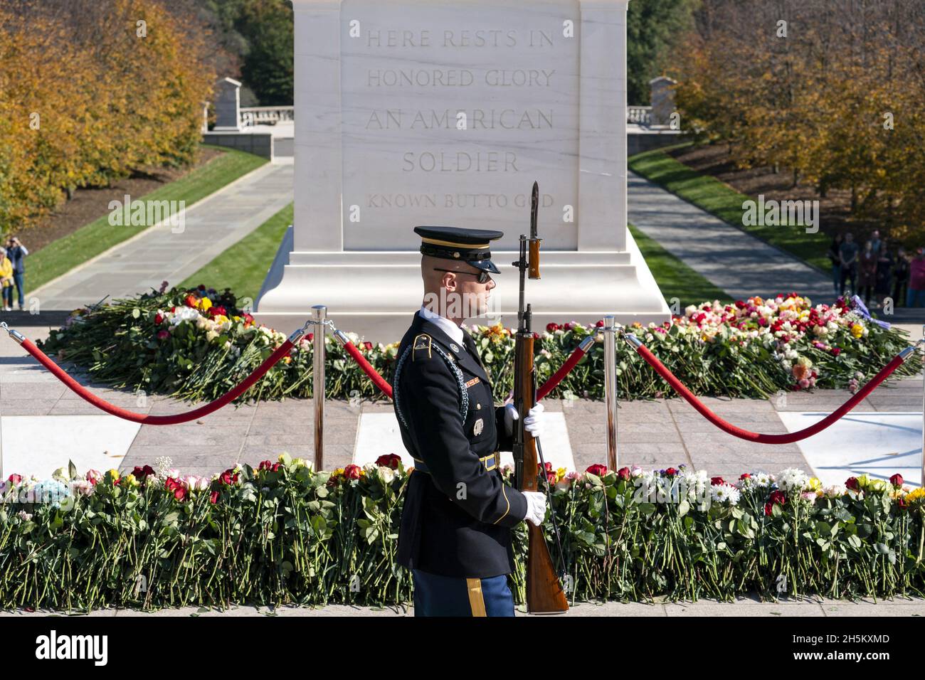 A tomb guard of the 3rd U.S. Infantry Regiment, known as "The Old Guard ...