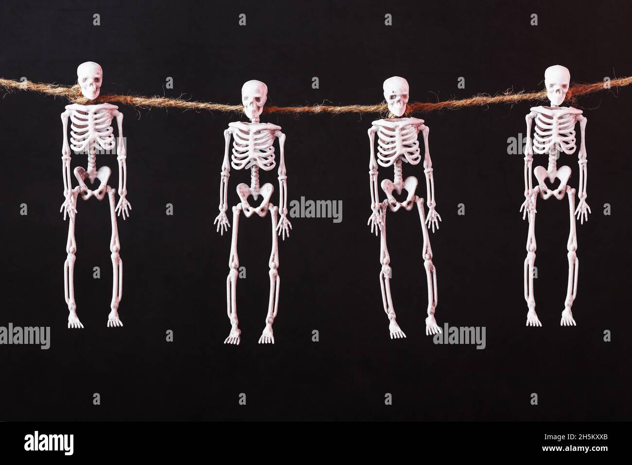 Skeleton hang rope hi-res stock photography and images - Alamy