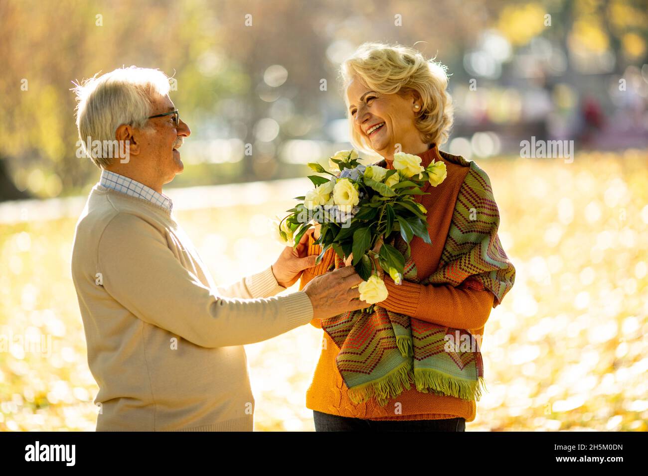Senior bouquet hi-res stock photography and images - Alamy