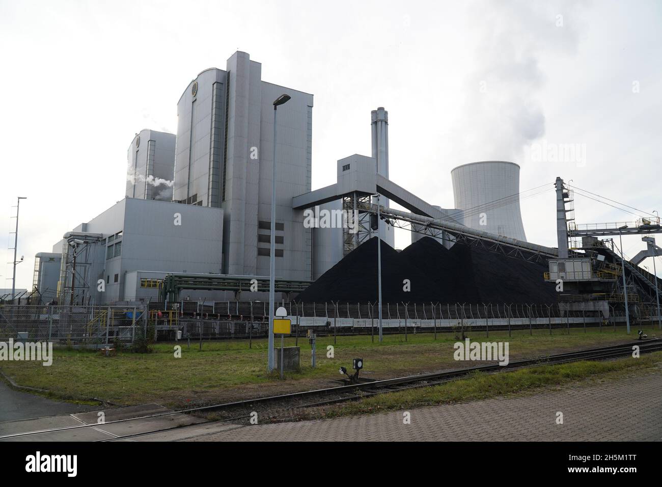 Stone coal stockpile at the coal-fired power plant in Hanover, Lower ...
