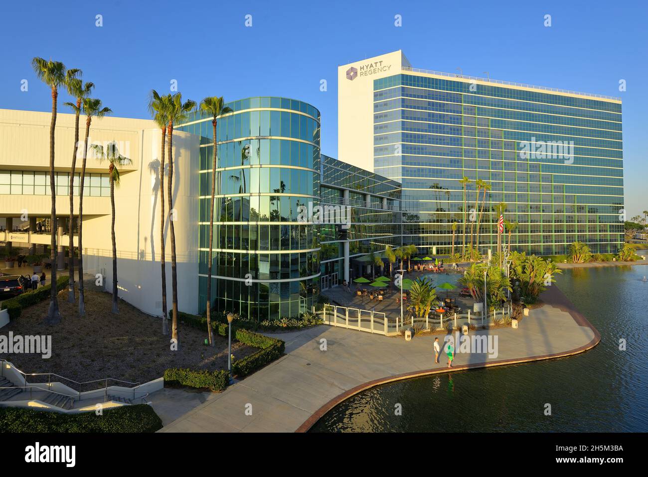 Windows hyatt regency hotel hi-res stock photography and images - Alamy