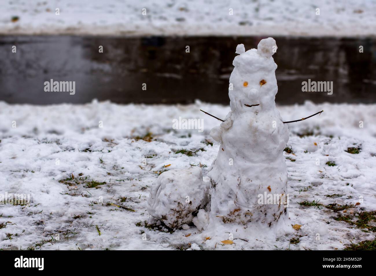 Snowman road hi-res stock photography and images - Alamy