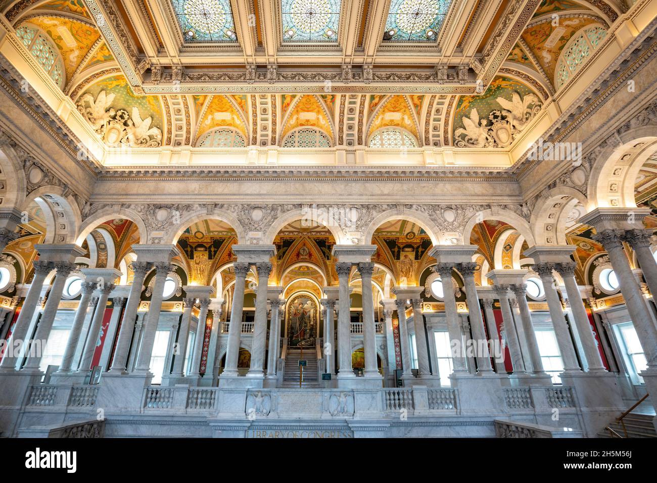 Library interiors hi-res stock photography and images - Alamy