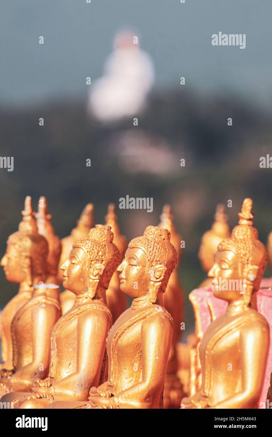 Gautama buddha sculpture meditating hi-res stock photography and images ...