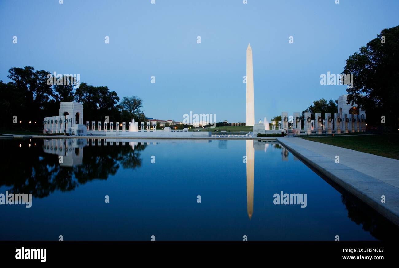 Reflection of the Washington Monument in the pool at Pool at the ...