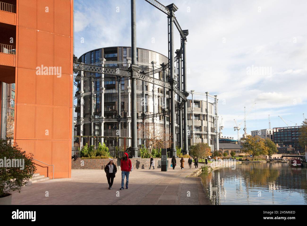 Gasholder Park alongside Regents Canal, King's Cross, London Stock ...
